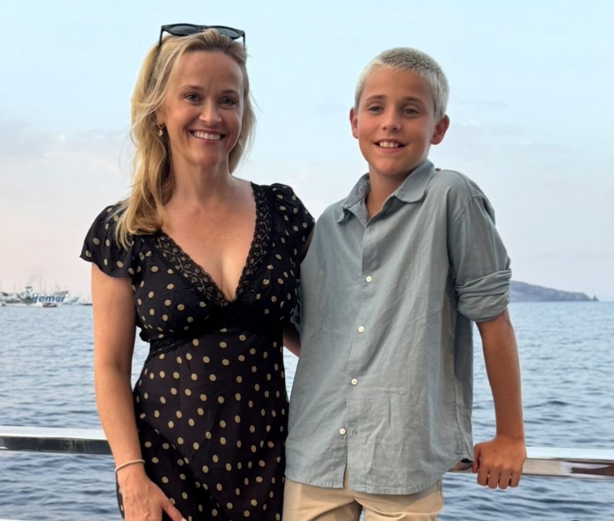 Reese Witherspoon parabeniza o filho, Tennessee