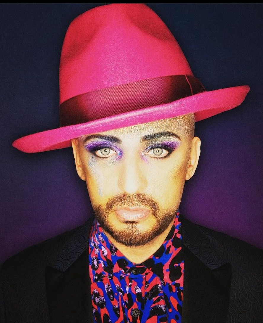 Boy George revela ter feito lipoaspiração após perder quase 45kg
