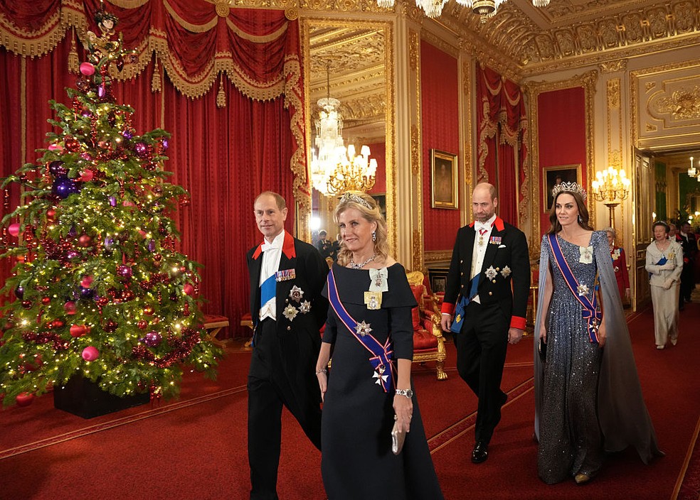 Ao lado de William, Kate Middleton brilha com sua maior tiara em ...