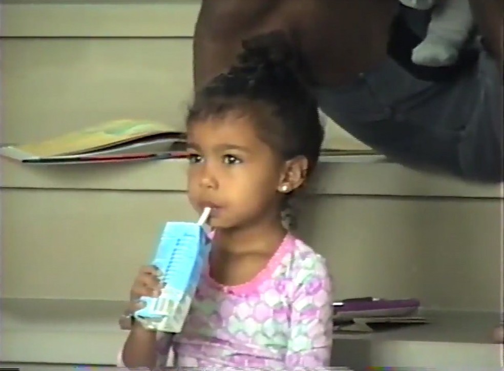 Kim Kardashian retorna à Internet com vídeo em homenagem aos filhos