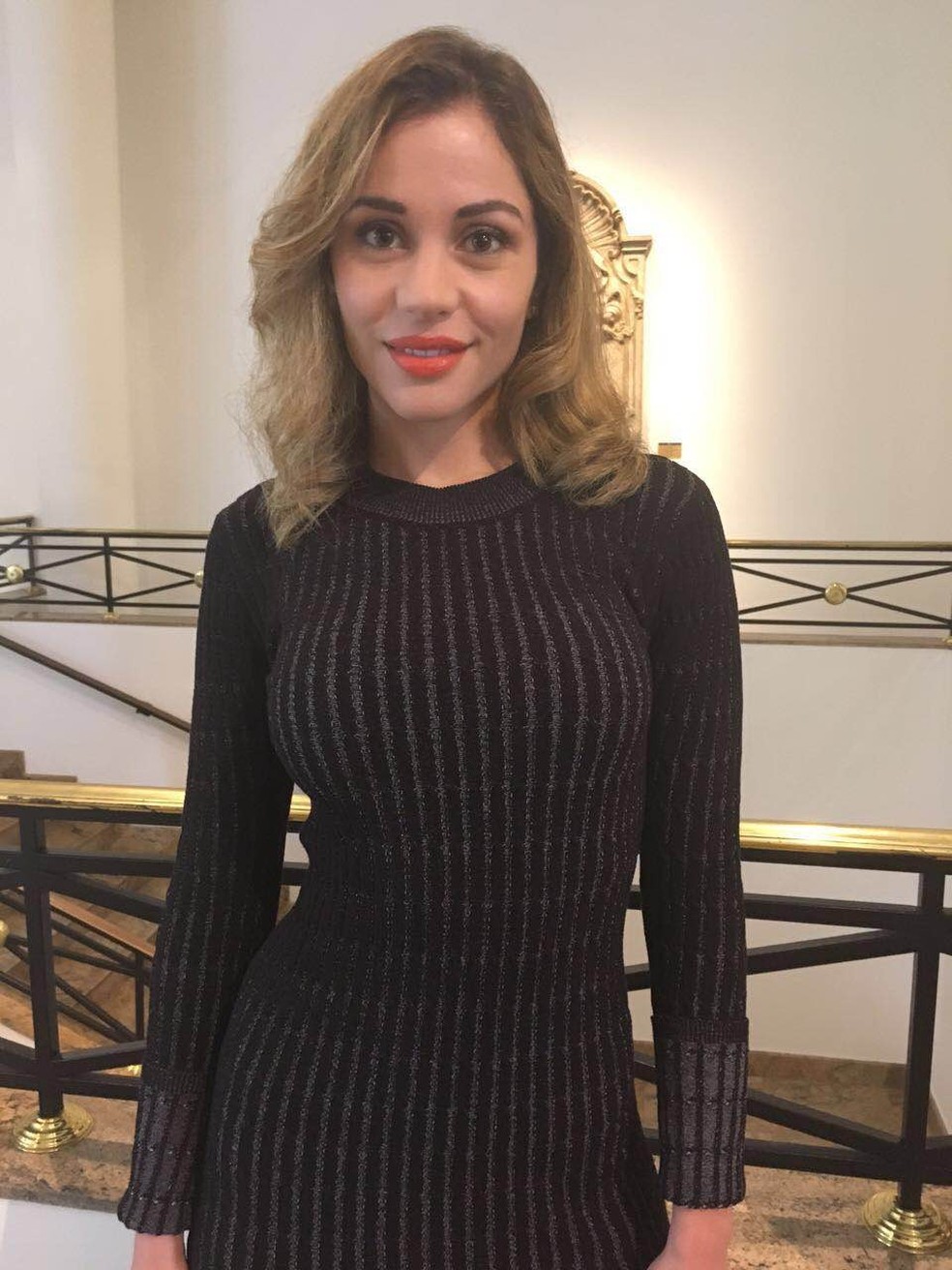 Maria Melilo brilha na primeira fila do desfile de Reinaldo Lourenço