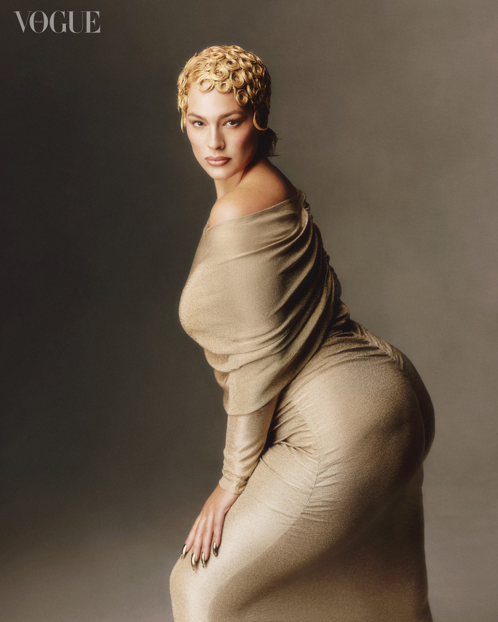 'Escolhi amar cada parte do meu corpo”, diz Ashley Graham, capa da Vogue Brasil de novembro