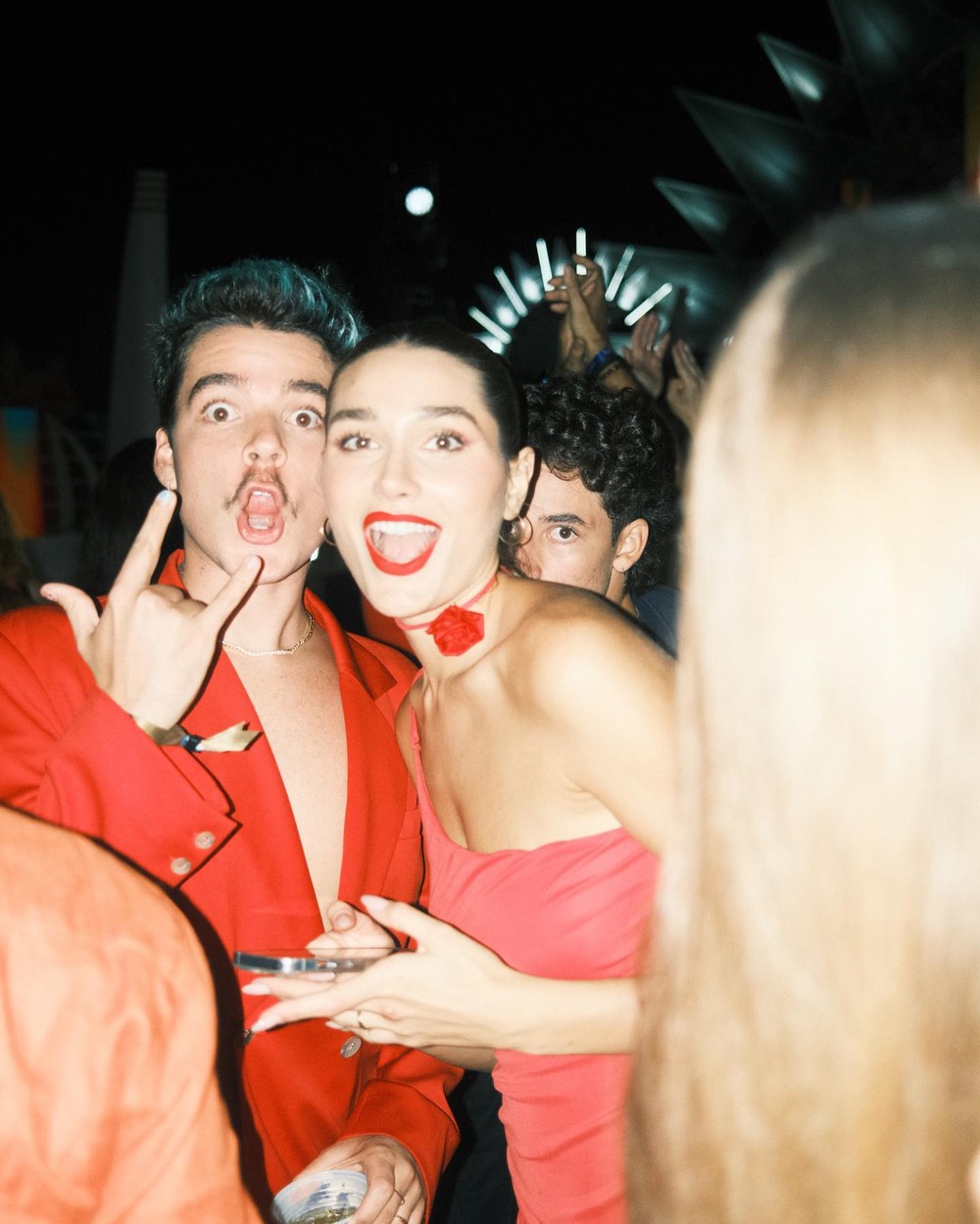 Sasha Meneghel e João Figueiredo combinam looks para noite no Navio da Xuxa