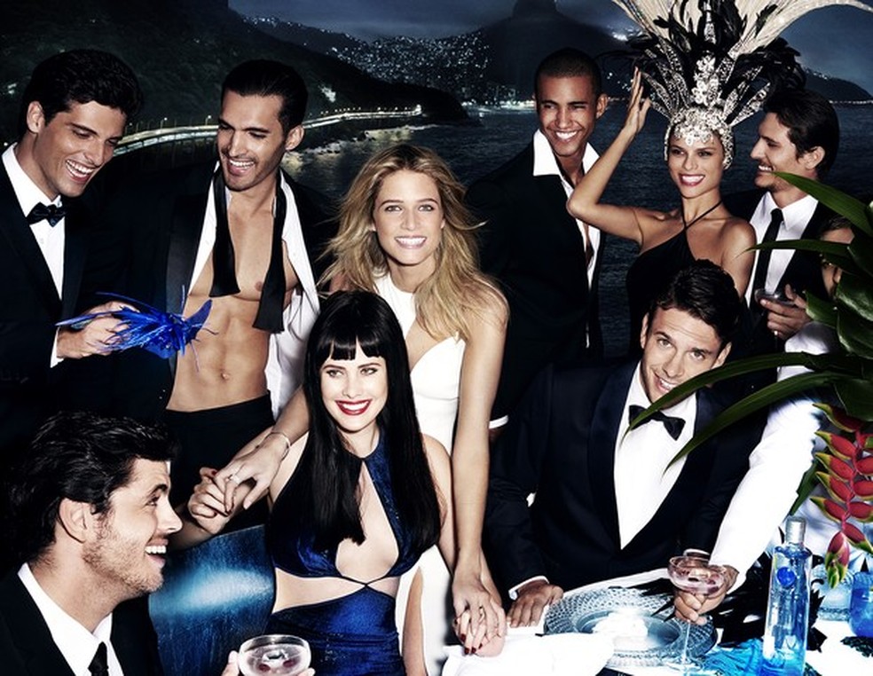 #CelebrationBegins: Mario Testino escala Helena Bordon e Mayana Moura ...