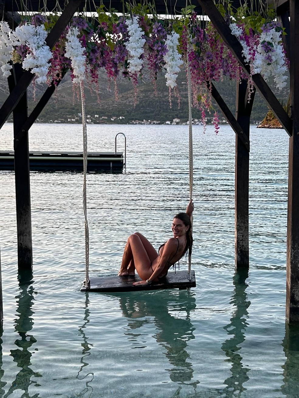 Mari Goldfarb encanta com fotos em praia e fãs se derretem: 'Linda e ...