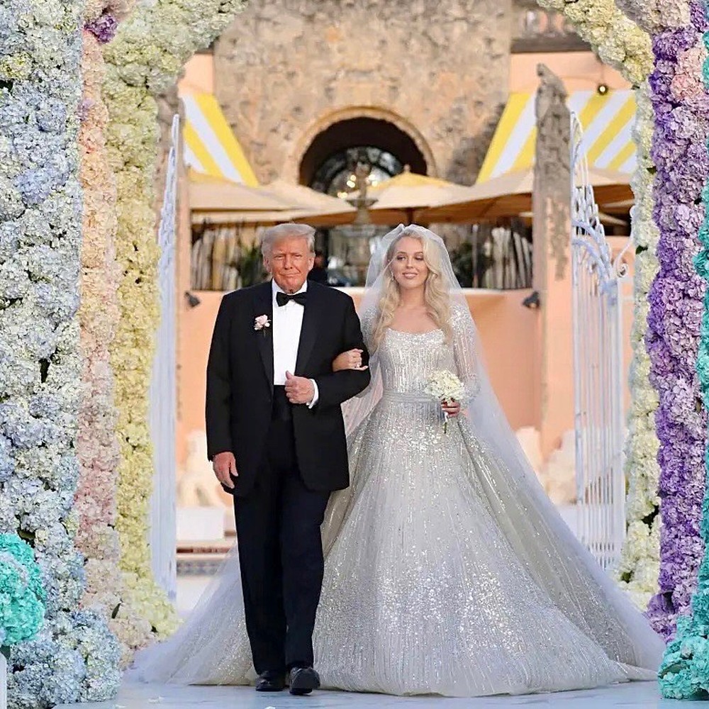 Filha de Donald Trump, Tiffany, usa vestido de R$1,5 milhão no ...