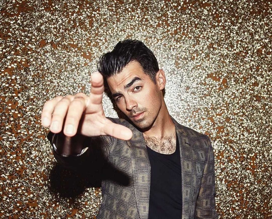Joe Jonas revela momento vergonhoso no palco