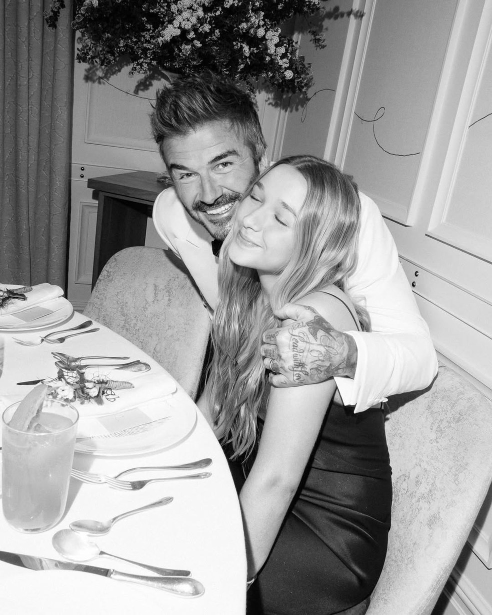 Victoria Beckham abre álbum de fotos do aniversário de 50 anos de David ...