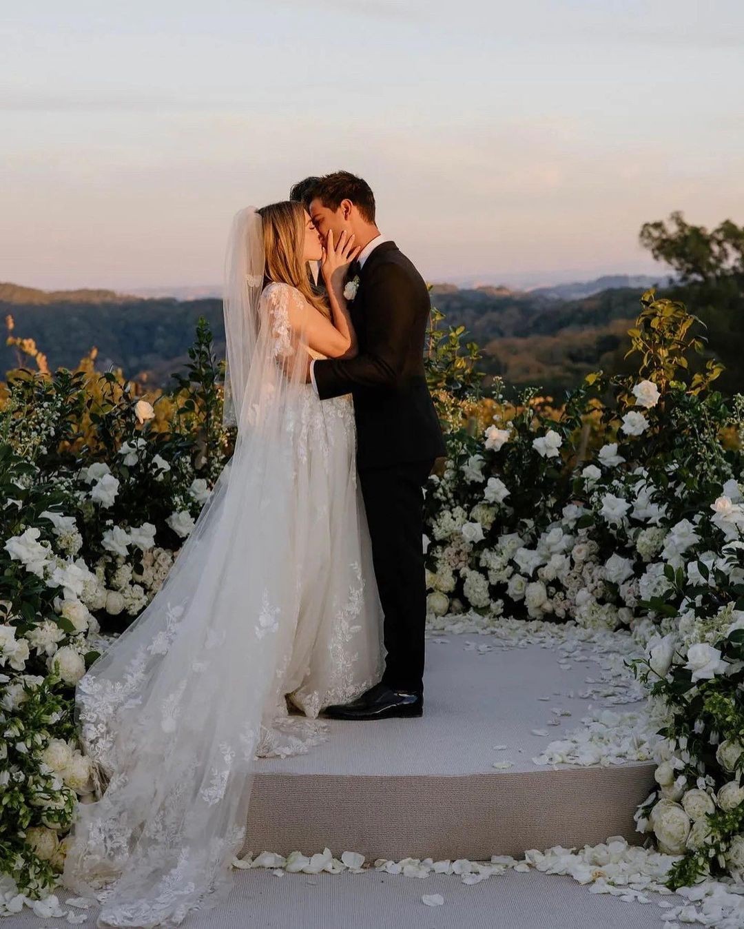 Taylor Lautner, astro de 'Crepúsculo', se casa com Taylor Dome na ...