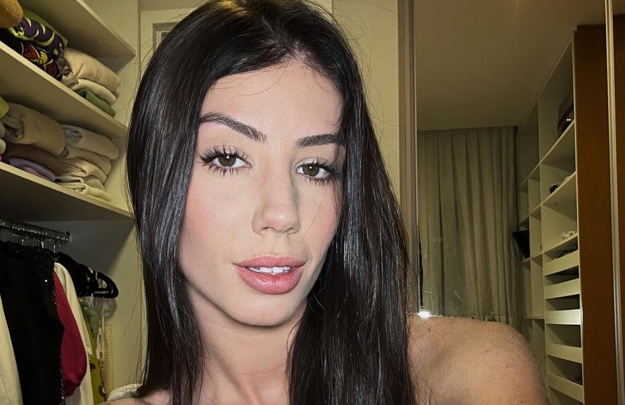 Maria Lina Deggan encanta web em selfies