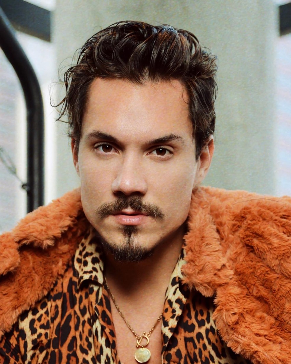 Eliezer exibe versões de si mesmo: 'Se a Lua parecer comigo'