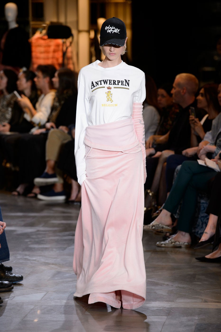 Vetements ocupa Galeries Lafayette com coleção repleta de parcerias