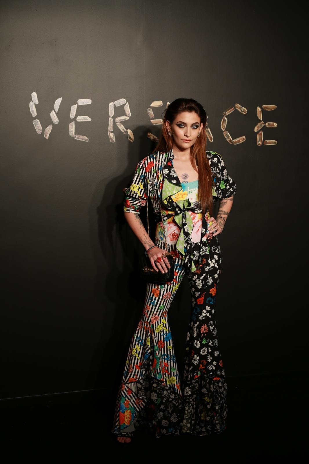 A fervida fila A do desfile de pre fall da Versace