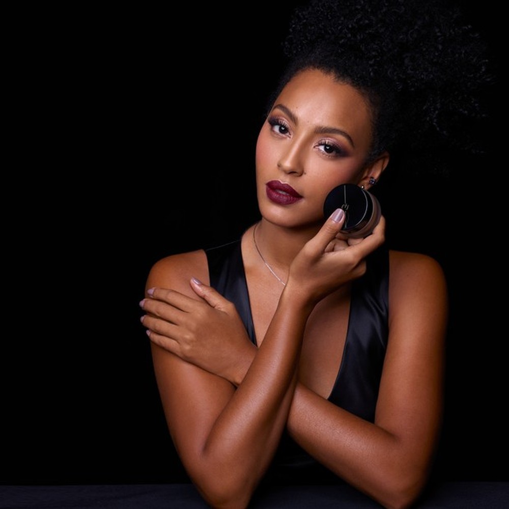 Carol Trentini, Laura Neiva e Sheron Menezzes estrelam nova marca de make