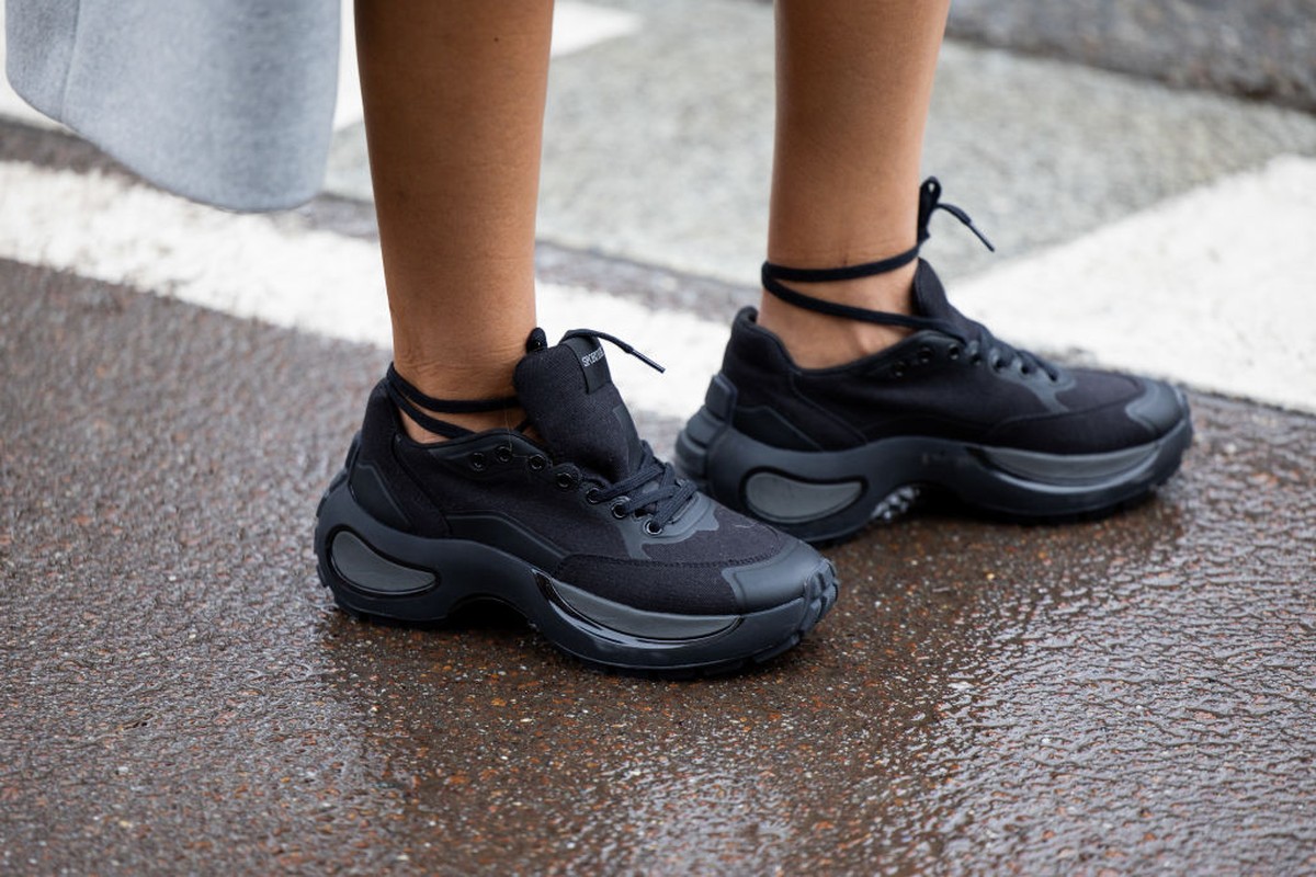 Tênis esportivos dominaram o street style da última edição da semana de ...