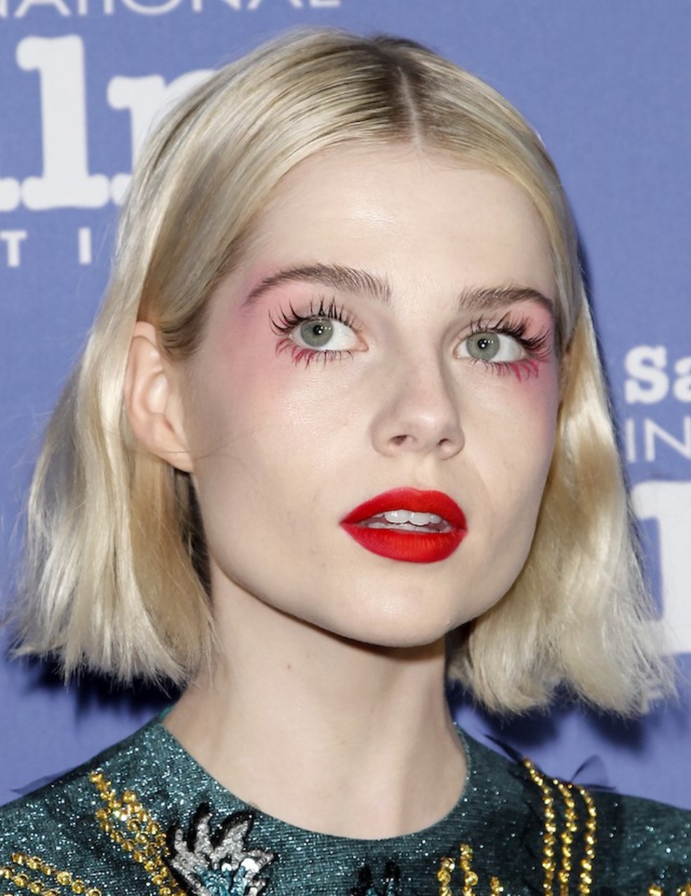 Lucy Boynton é a inspiração de maquiagem que você estava procurando