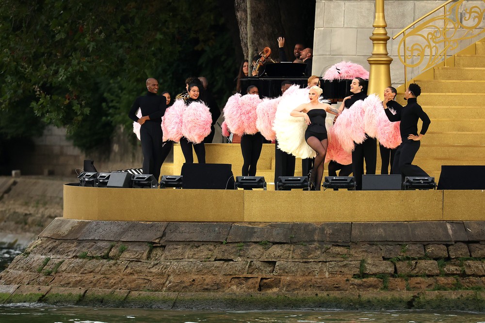 Em Paris Lady Gaga Ensaia Para Apresentação Na Cerimônia De Abertura