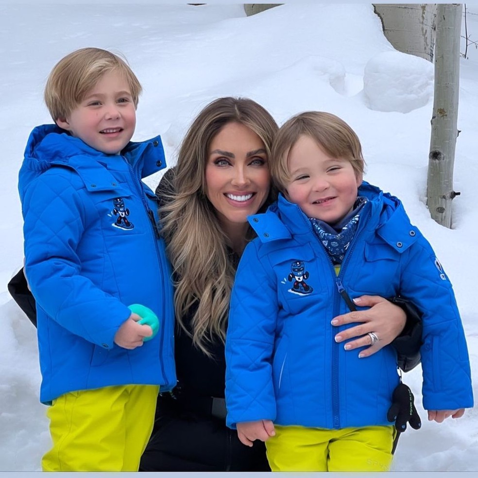 Anahí exibe momento fofo com os filhos: 'Parem o tempo'