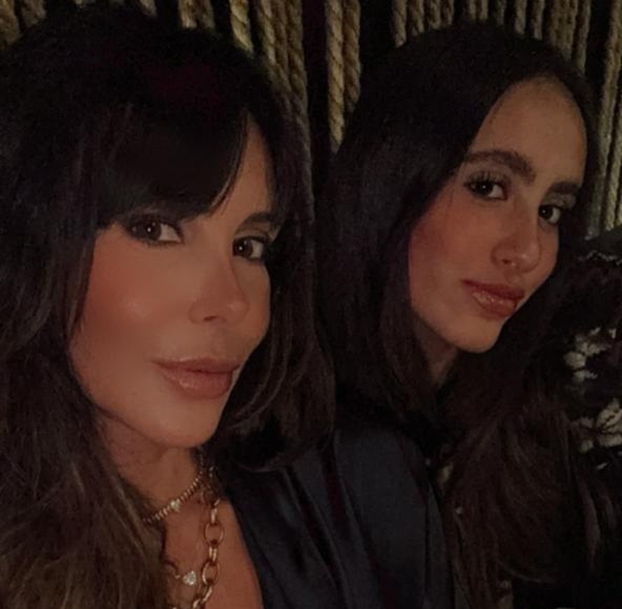 Suzana Gullo posa com a filha e semelhança impressiona