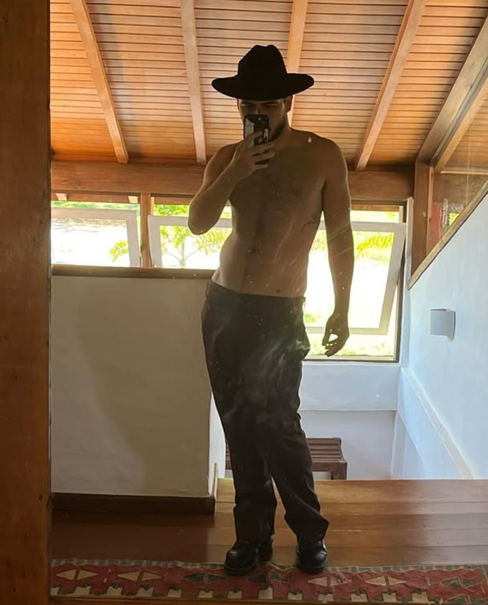 Antonio Benício inicia o fim de semana na academia