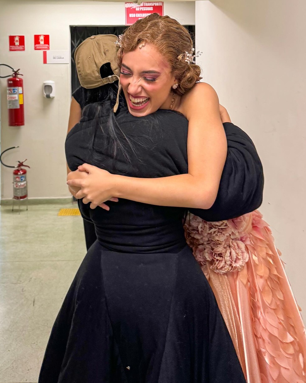 Simaria posa sorridente com filhos e sobrinhos durante evento em SP ...