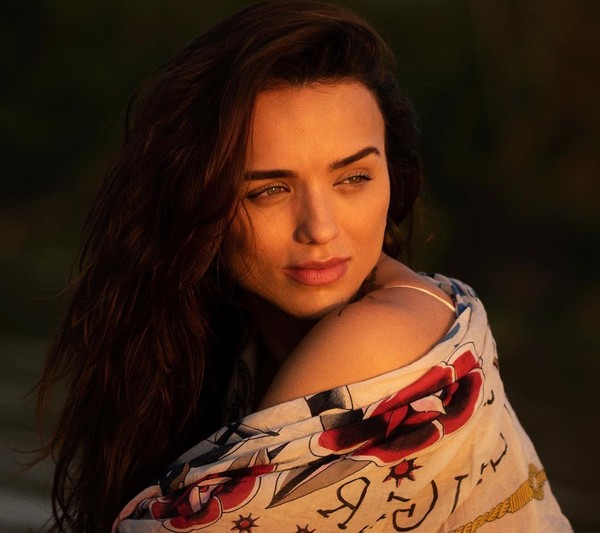 Rafa Kalimann se emociona ao abrir álbum de fotos de viagem ao Pantanal