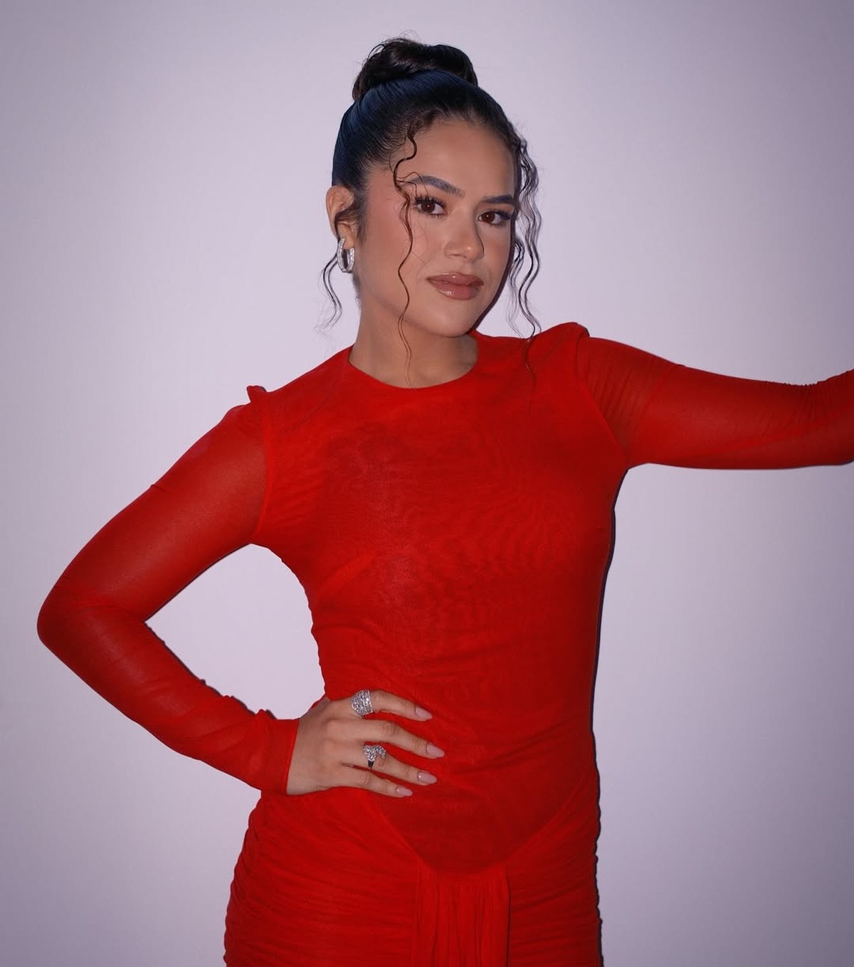 Maisa celebra proximidade do Natal com cliques de look vermelho e ...