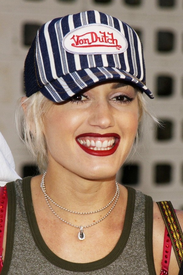 Boné: Enciclopédia Vogue de Moda conta tudo sobre a peça