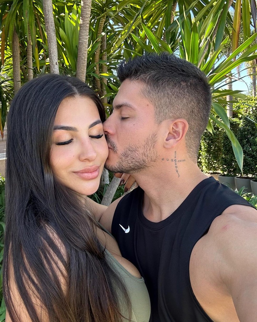 Jheny Santucci surge em foto romântica com Arthur Aguiar e se derrete ...