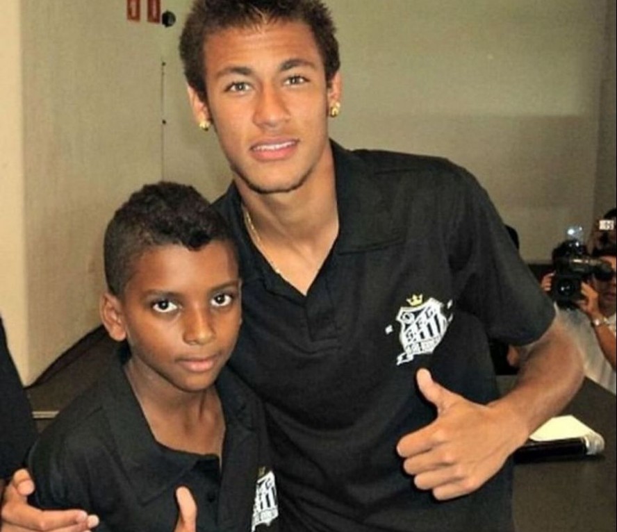 Neste Dia das Crianças, Rodrygo Goes recupera clique ao lado de Neymar ...