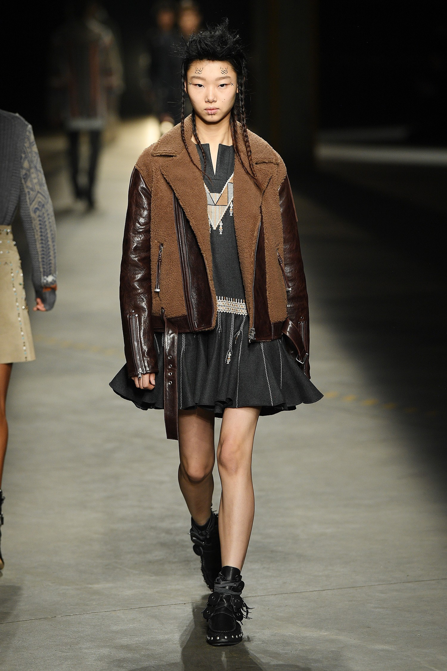 Diesel Black Gold mostra coleção feminina na semana de moda de Milão