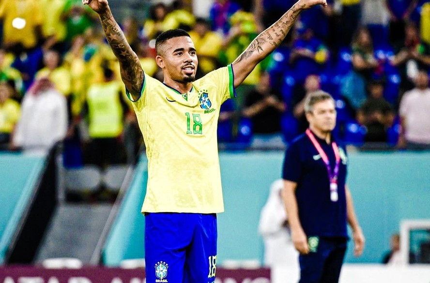 Gabriel Jesus comemora vitória sob a Suíça: 'Classificados'
