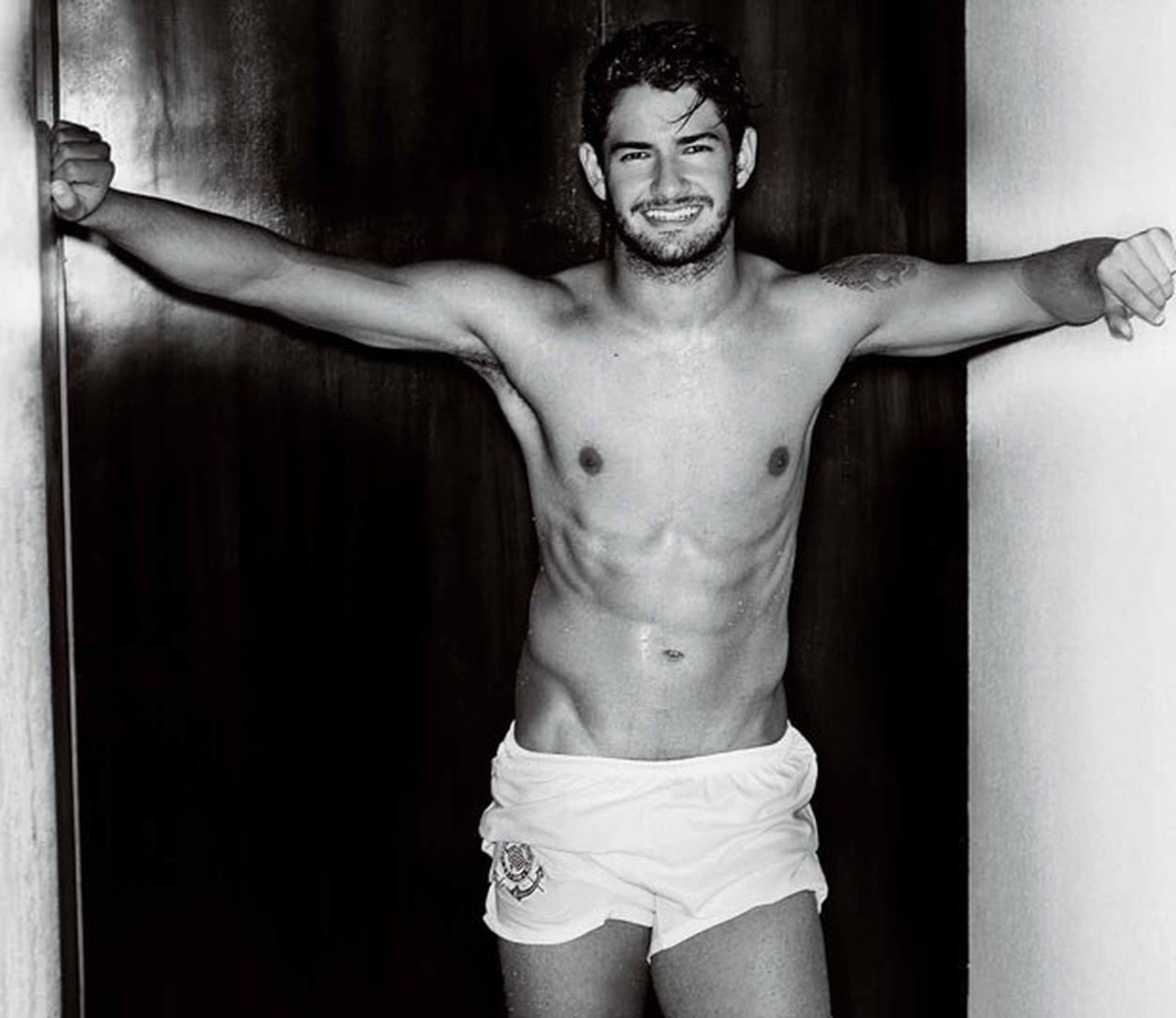 Alexandre Pato mostra sua porção modelo para a Vogue de junho