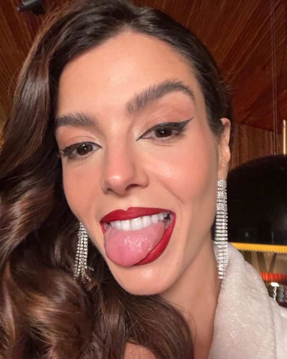 Giovanna Lancellotti exibe cliques inéditos de novembro
