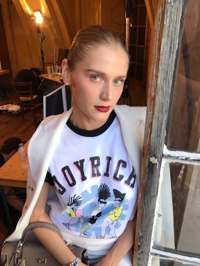 Celina Locks sobe à passarela de Tony Ward em Paris