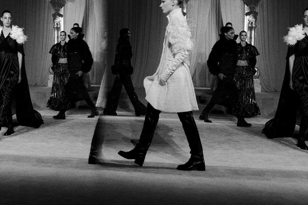 A alta-costura de inverno 2025 da Chanel pelo olhar da fotógrafa ...
