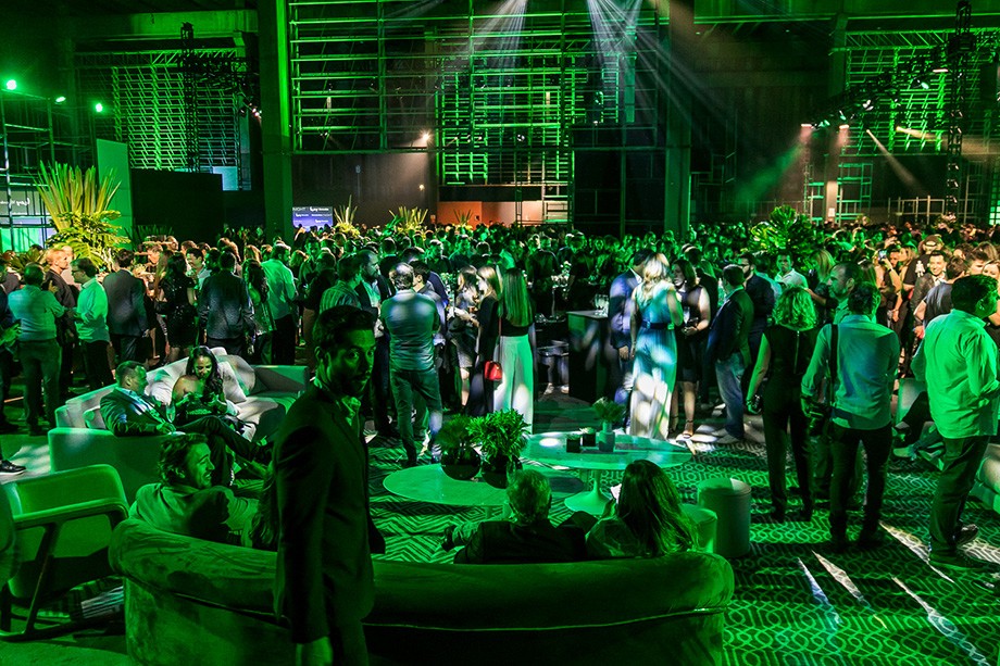 Mercedes-Benz impacta convidados de sua festa em São Paulo com a ...