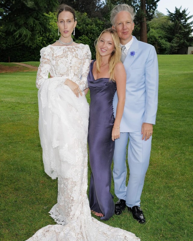 Kate Moss e a filha, Lila, vão juntas ao casamento de Jefferson Hack