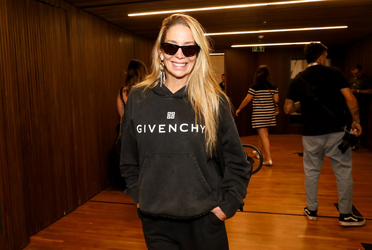 Danielle Winits marca presença no terceiro dia de SPFW