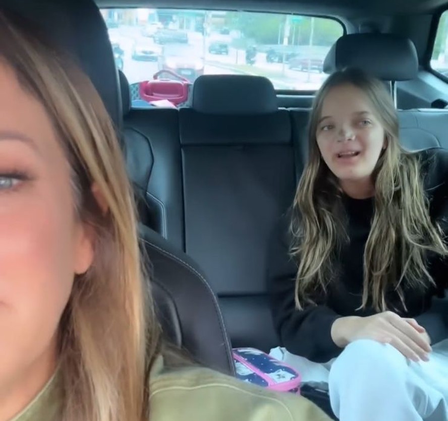 Após passar por cirurgia no nariz, Rafaella Justus volta às aulas