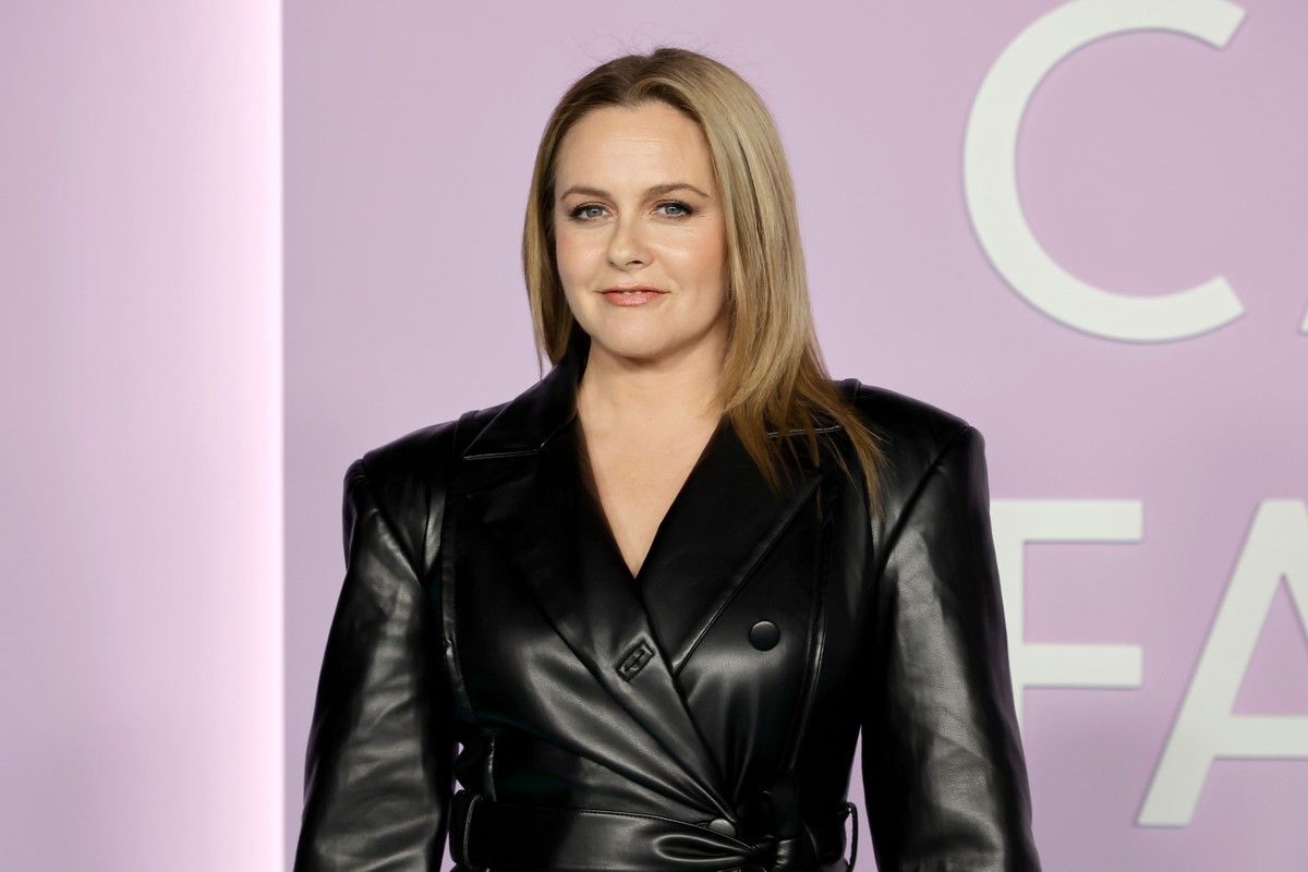 Alicia Silverstone mostra por que é um exemplo de reinvenção