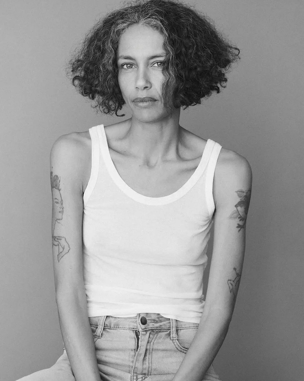 Conheça Stephanie Cavalli, a modelo de 50 anos que abriu o desfile de ...