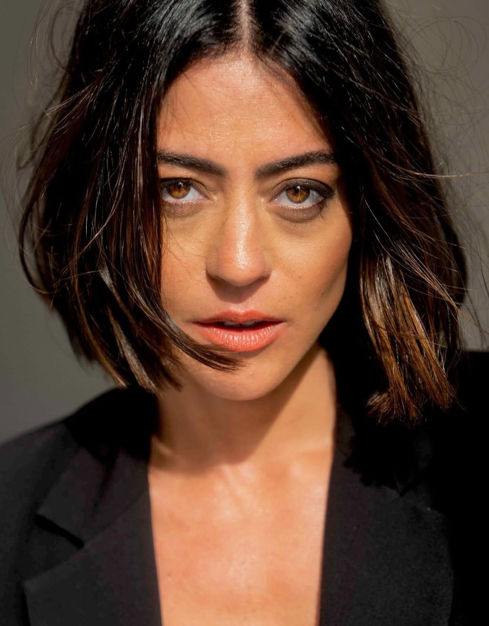 Carol Castro esbanja beleza em novo ensaio