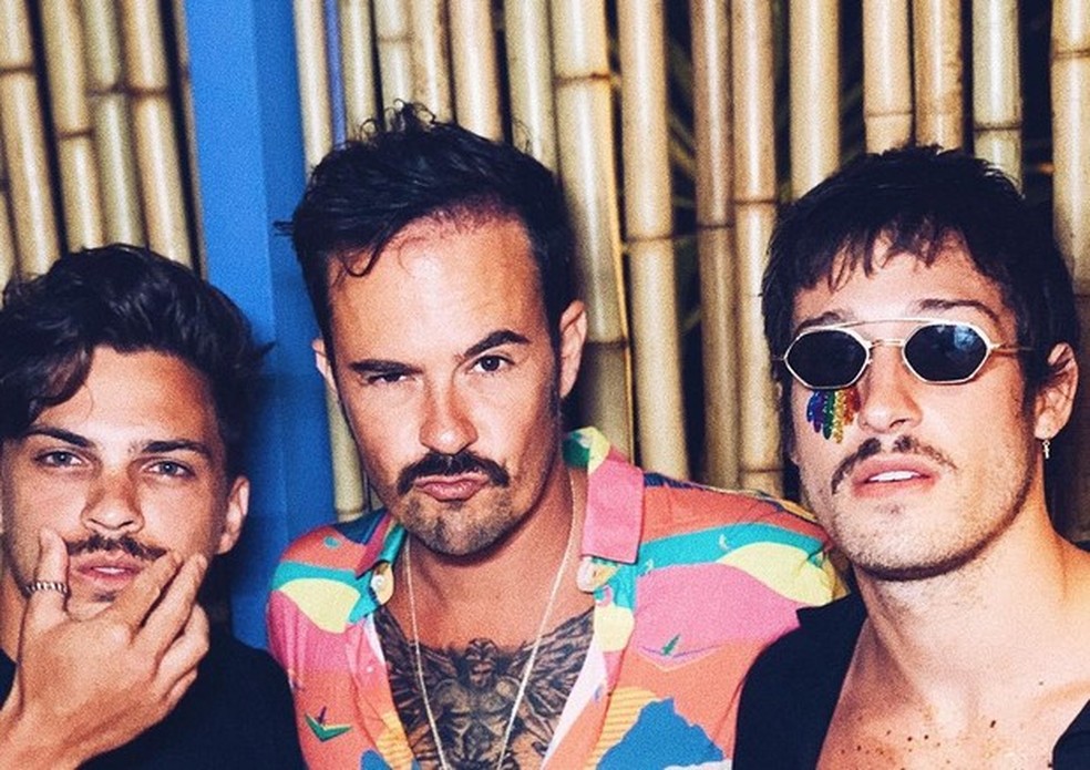 Manu Gavassi e Paulinho Vilhena fazem festa conjunta em Fernando de Noronha