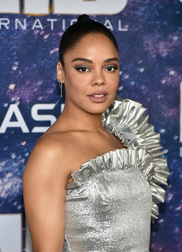 Tessa Thompson mistura os anos 80 com o universo sci-fi de Rodarte