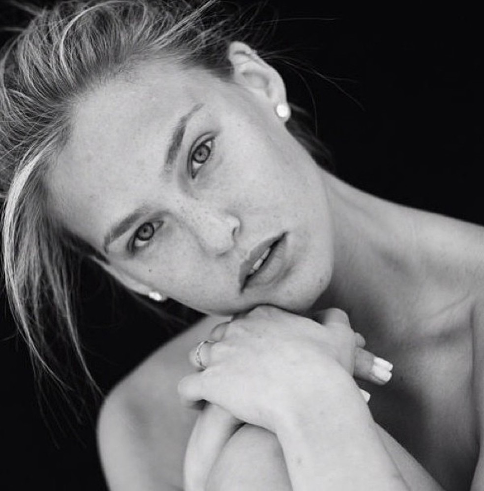 Bar Refaeli faz sucesso sem make nas redes sociais
