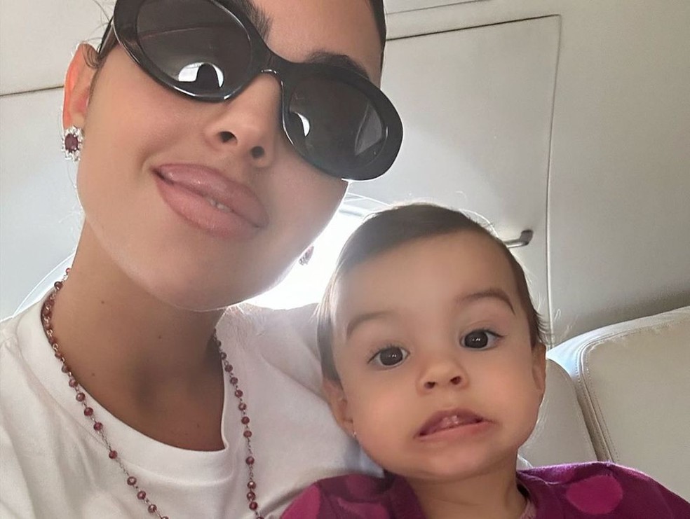 Georgina Rodríguez veste cerca de R$ 500 mil em joias para passeio em ...