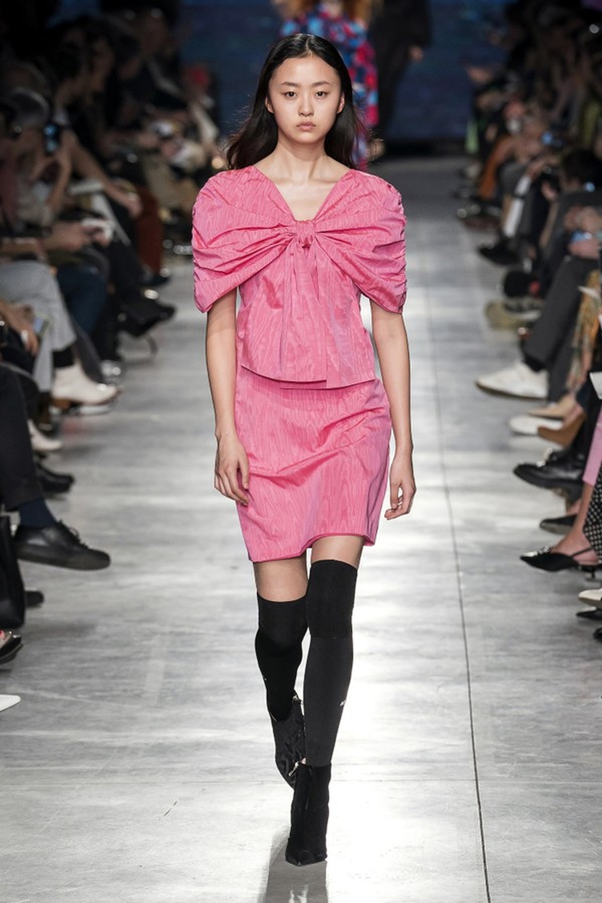 Pink is the new black! Segundo as passarelas de Milão, rosa é a cor do ...