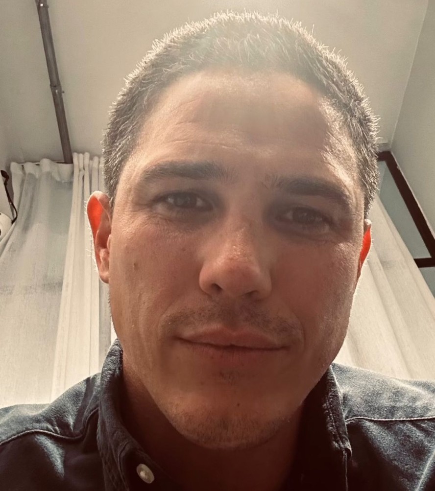 Romulo Arantes Neto mostra preparativo para casamento com Mari Saad ...