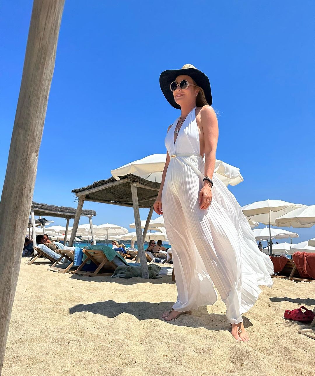 Angélica posa em dia de praia na Espanha